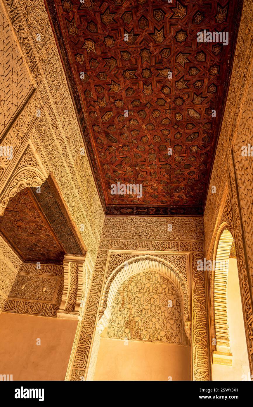 Intricate Nasrid Side Chamber in Alhambra Featuring Arabic Calligraphy ...