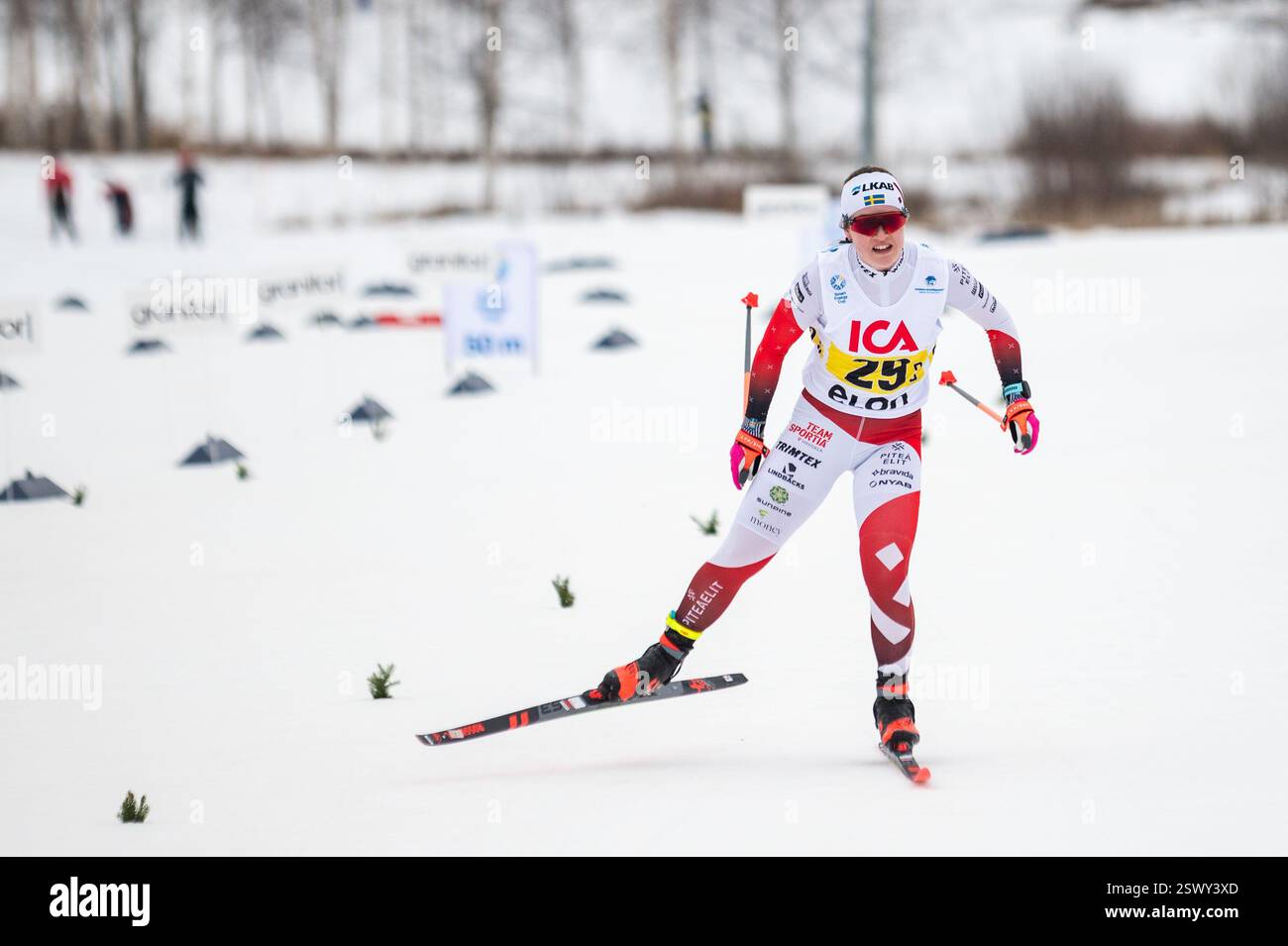 250222 Lisa Ingeson, Piteå Elit SK, tävlar i mixedstafett under Smart ...