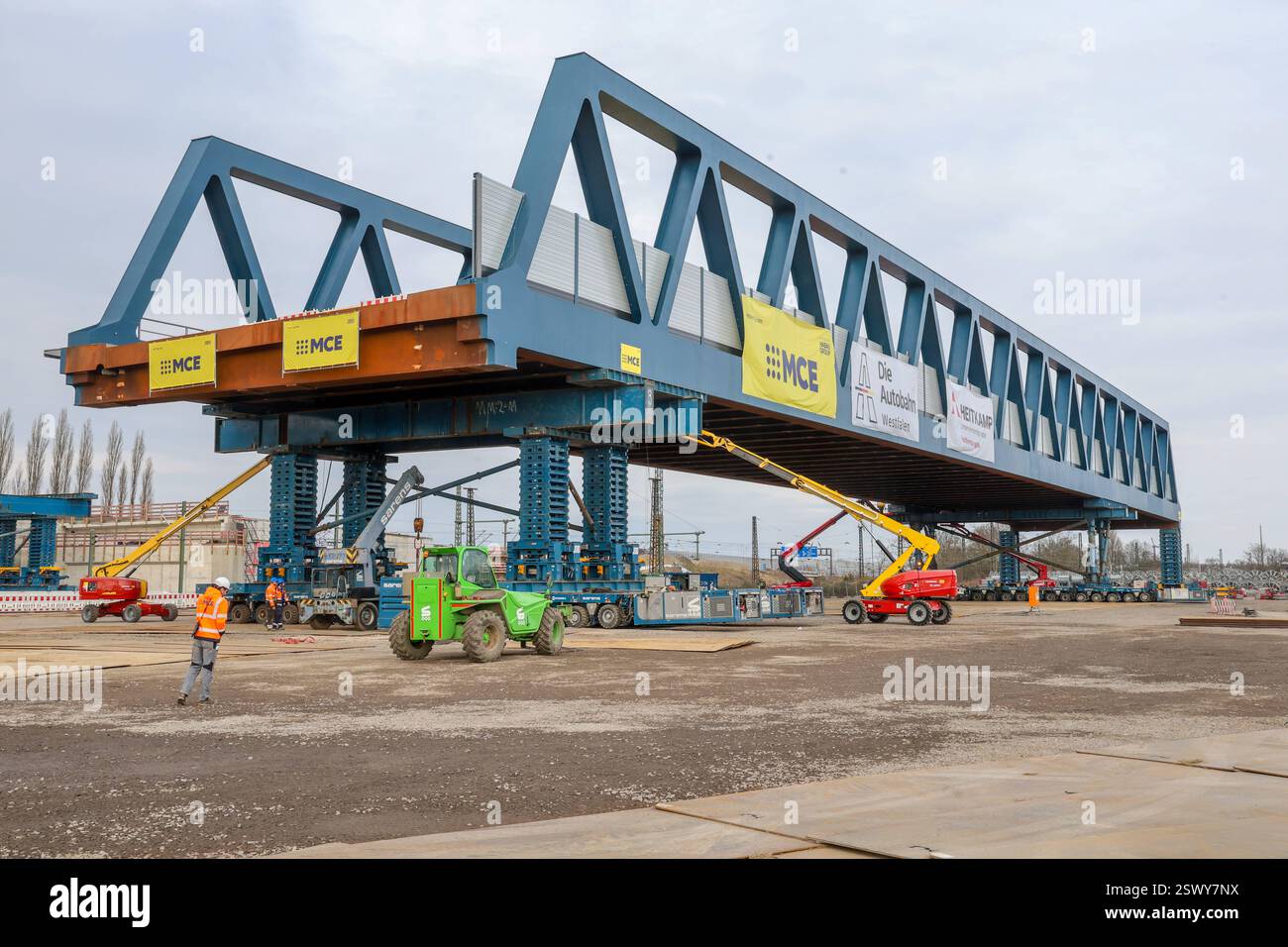 Autobahn A43 - Autobahnbaustelle. Pressetermin - Neue 2400-Tonnen ...