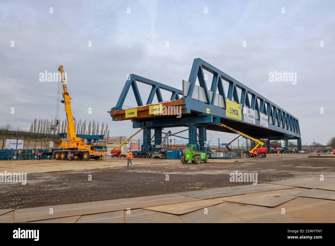 Autobahn A43 - Autobahnbaustelle. Pressetermin - Neue 2400-Tonnen ...