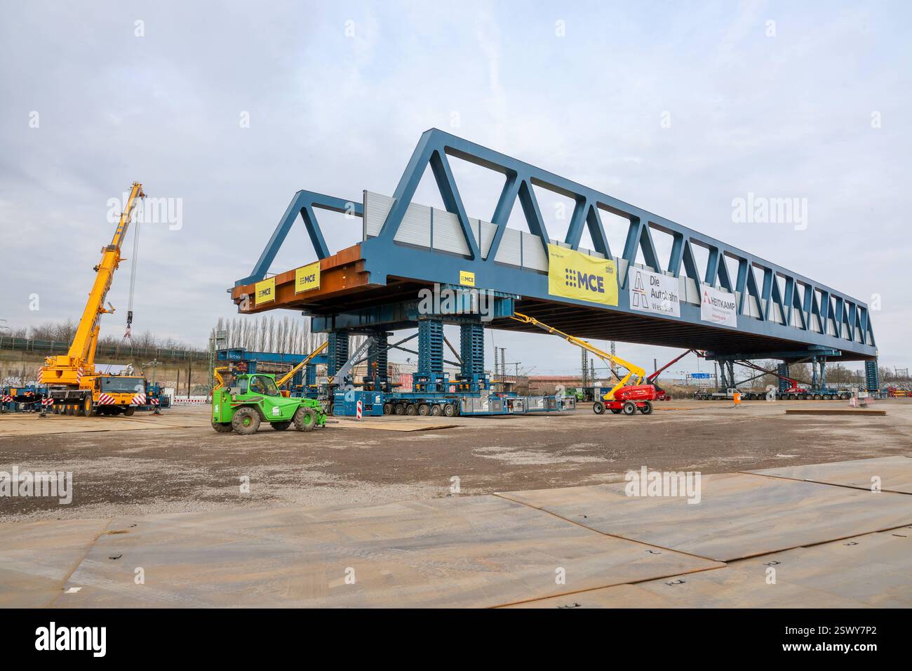Autobahn A43 - Autobahnbaustelle. Pressetermin - Neue 2400-Tonnen ...