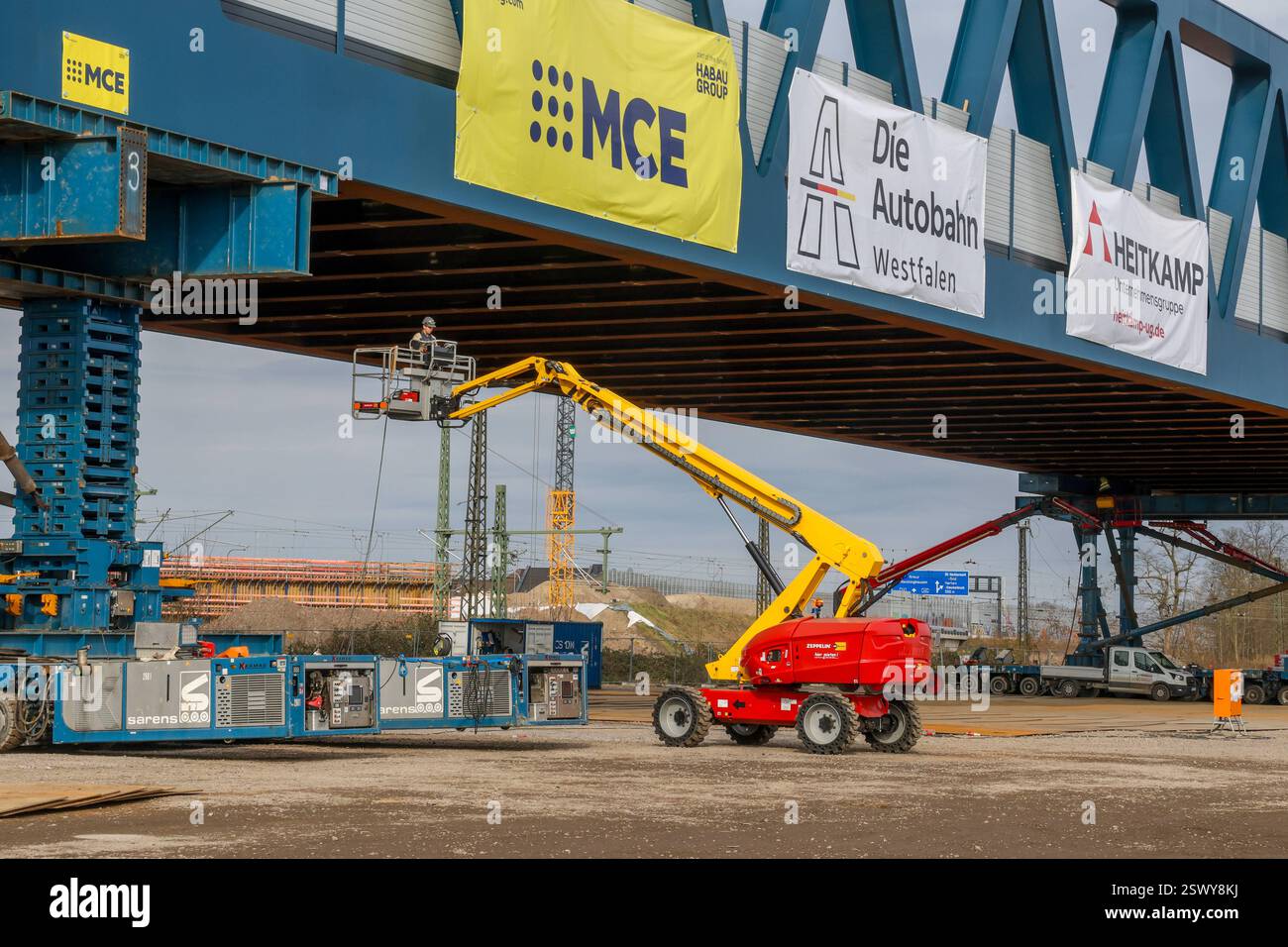 Autobahn A43 - Autobahnbaustelle. Pressetermin - Neue 2400-Tonnen ...