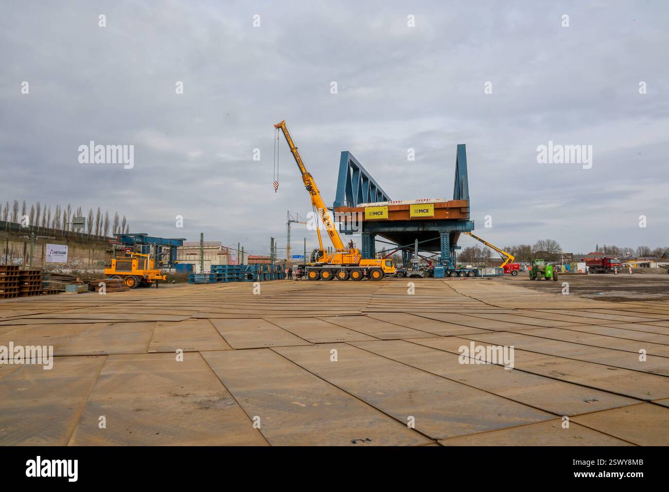 Autobahn A43 - Autobahnbaustelle. Pressetermin - Neue 2400-Tonnen ...