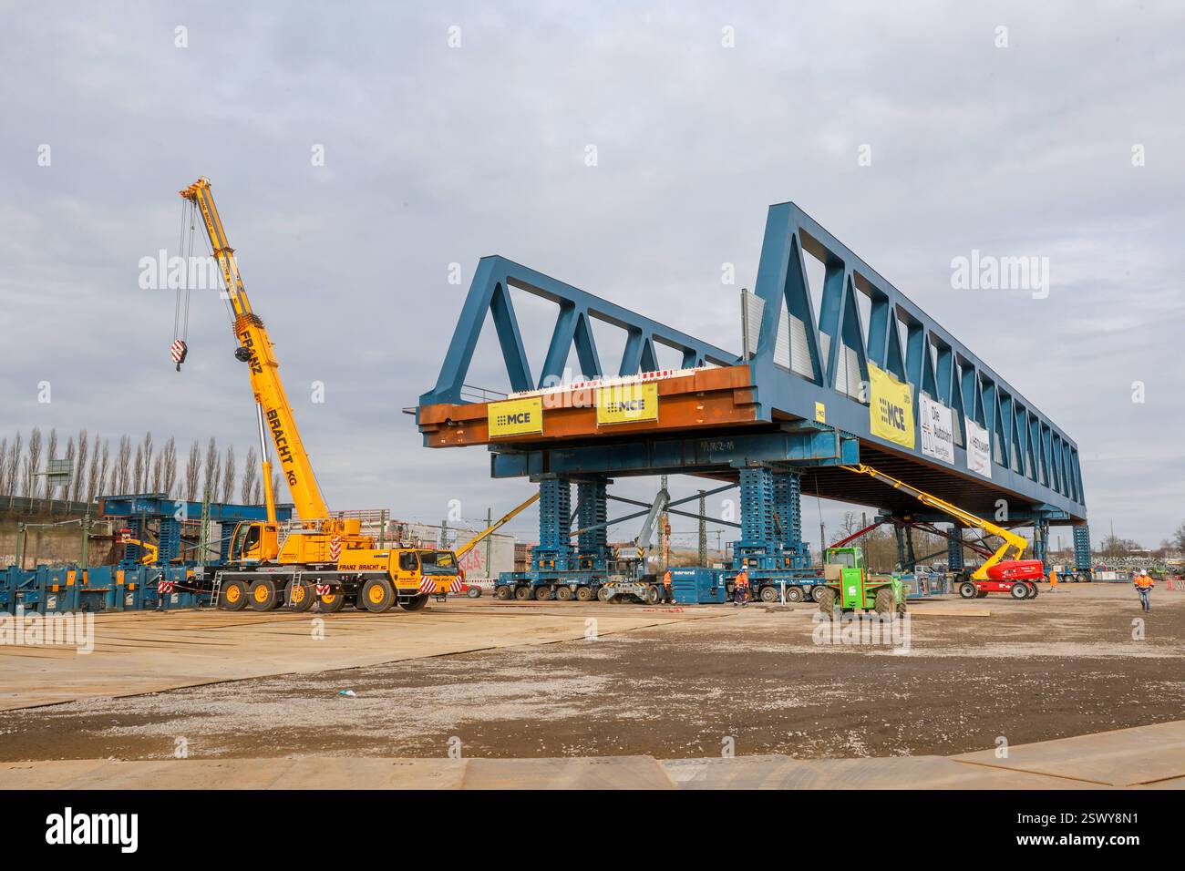 Autobahn A43 - Autobahnbaustelle. Pressetermin - Neue 2400-Tonnen ...