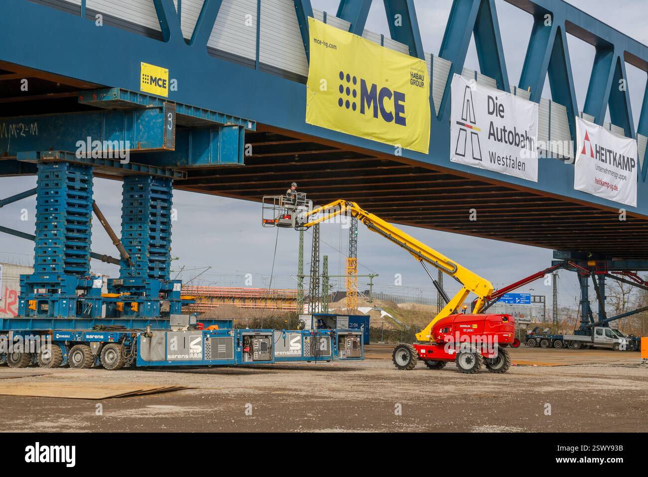 Autobahn A43 - Autobahnbaustelle. Pressetermin - Neue 2400-Tonnen ...