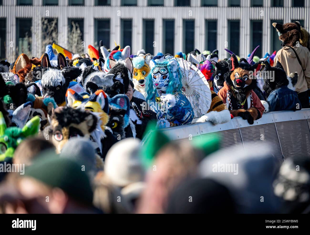 MALMÖ 2025-02-22 A fur-clad walk through Malmö in the spring sun on ...