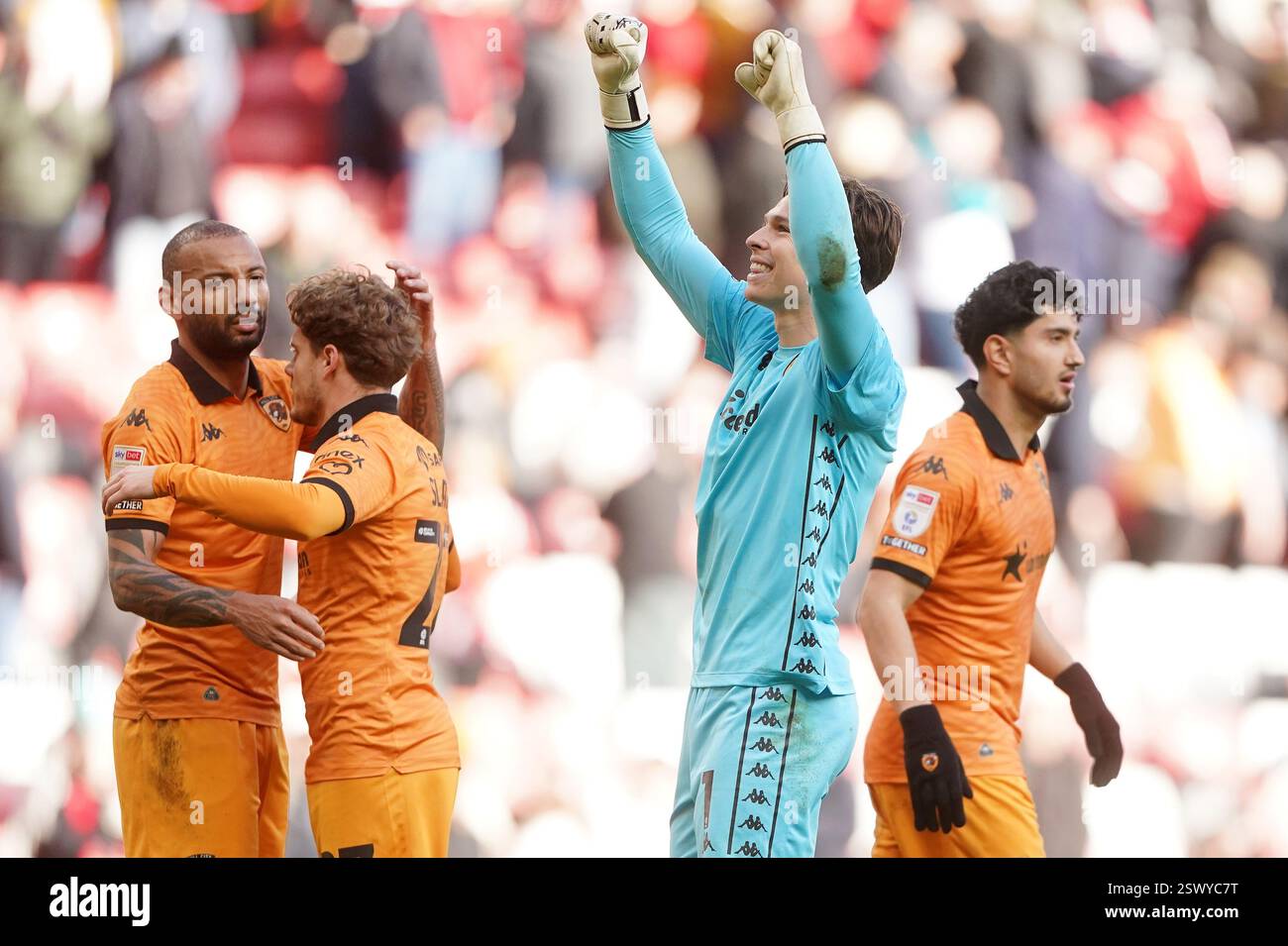 Hull City goalkeeper Ivor Pandur (centre right) celebrates after the ...