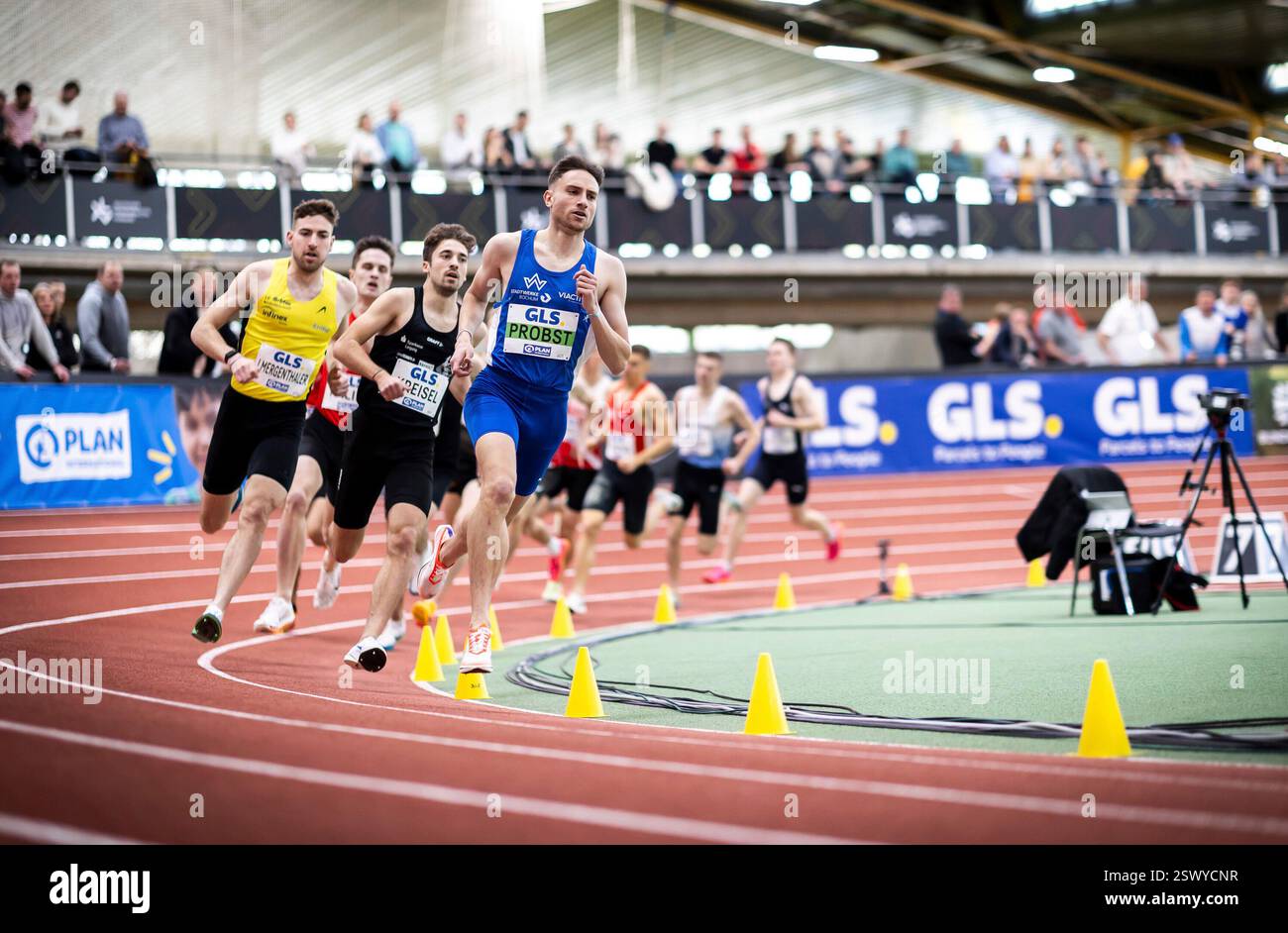 Souver?n vorneweg: Marius Probst (TV Wattenscheid 01) im 1500m ...