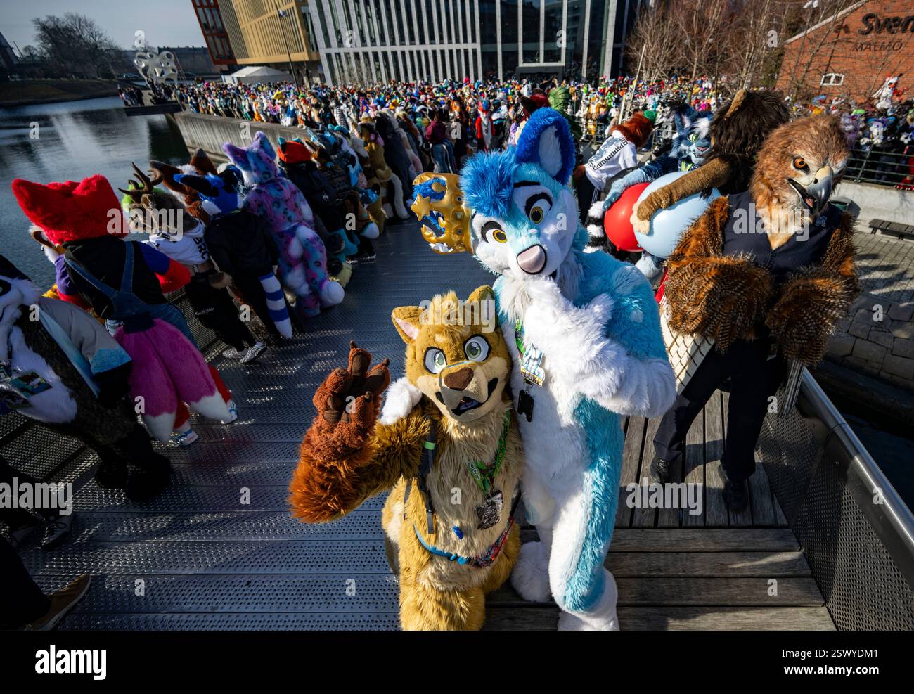 MALMÖ 2025-02-22 A fur-clad walk through Malmö in the spring sun on ...