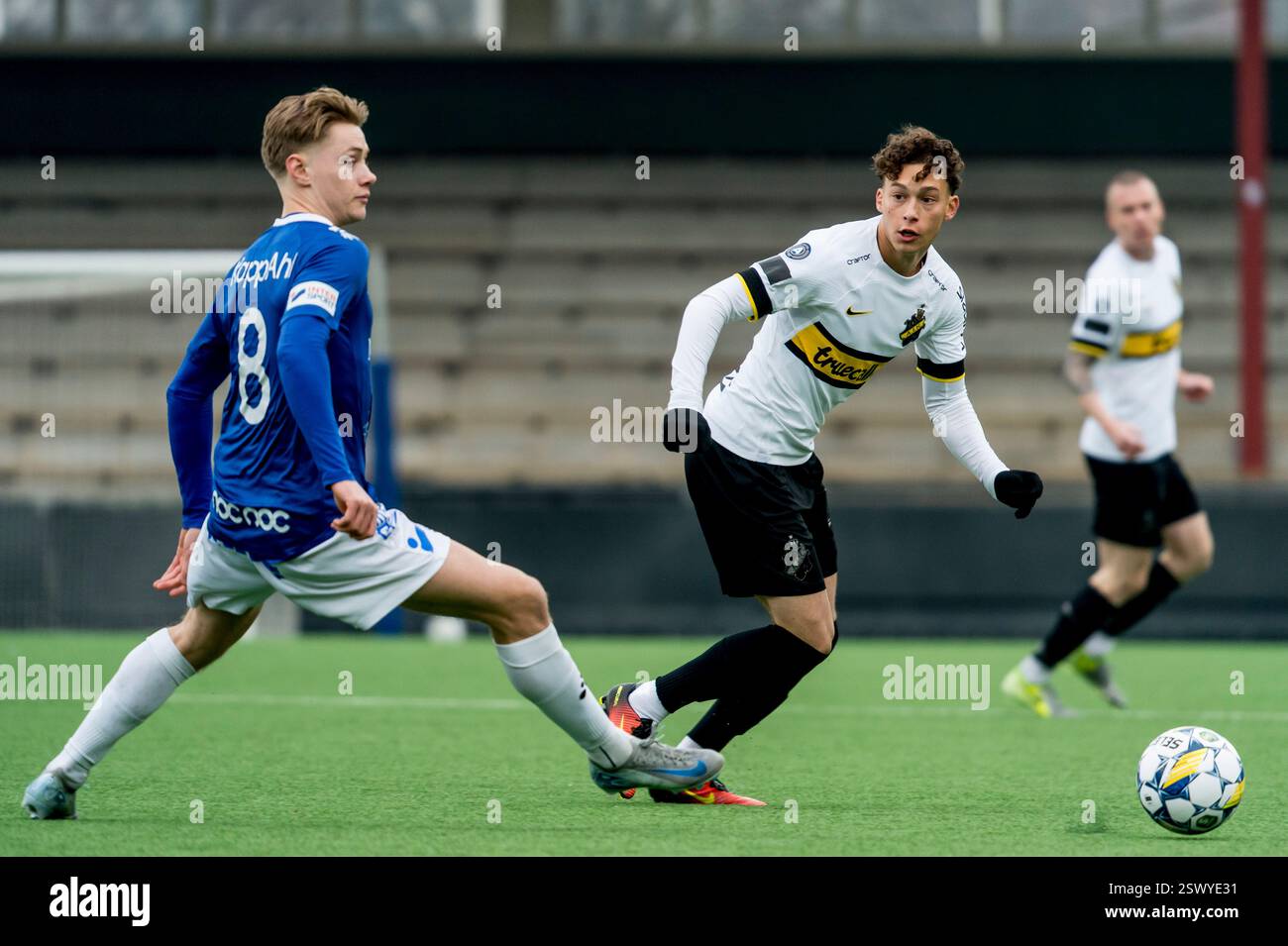 250222 Trelleborgs Oskar Ruuska och AIKs Victor Goncalves Andersson ...