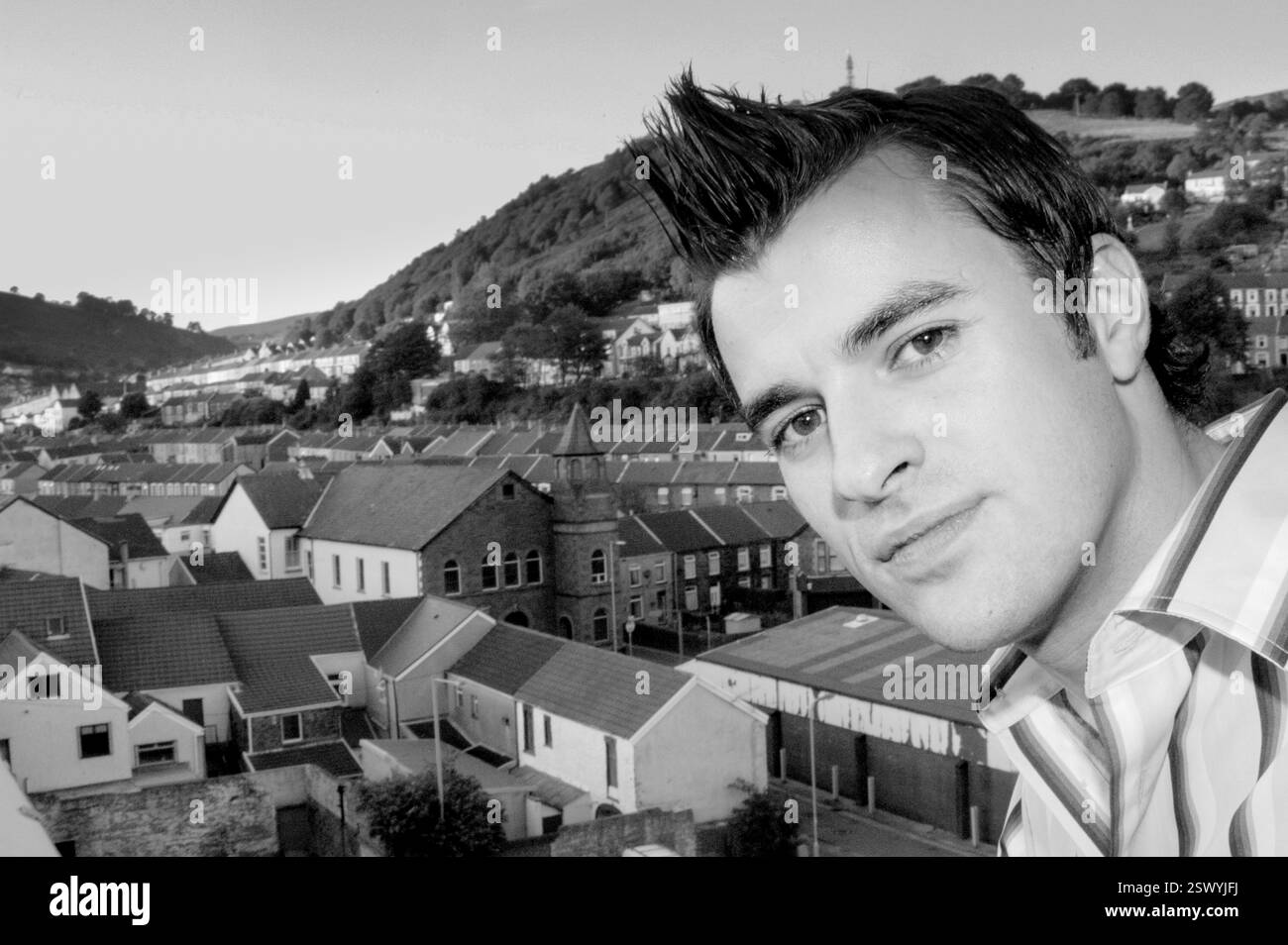 STEVE JONES, YOUNG, PORTRAIT, 2002: Welsh TV presenter Steve Jones ...