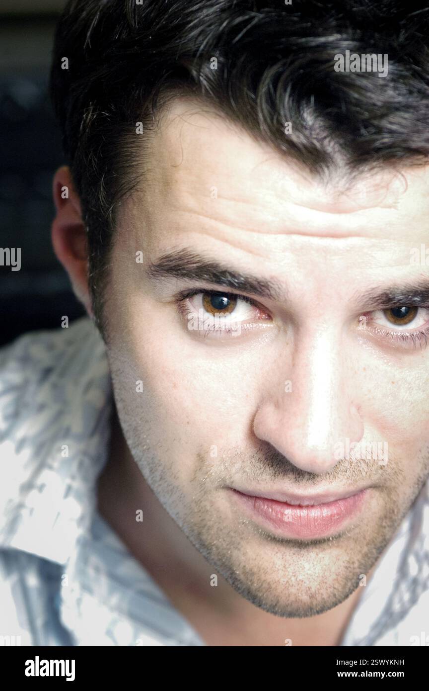 STEVE JONES, YOUNG, PORTRAIT, 2003: Welsh TV presenter Steve Jones ...