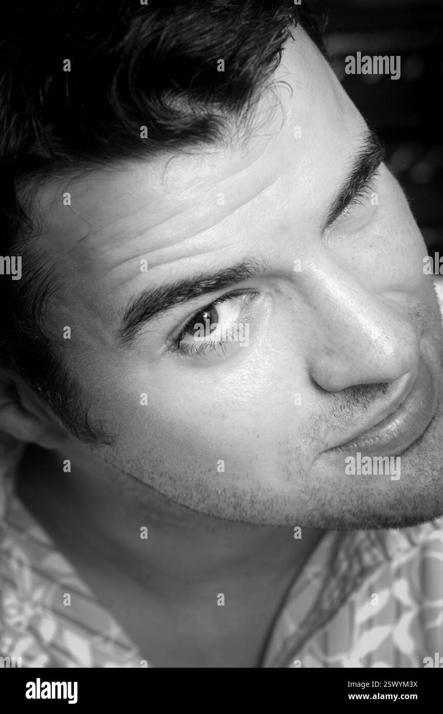 STEVE JONES, YOUNG, PORTRAIT, 2003: Welsh TV presenter Steve Jones ...