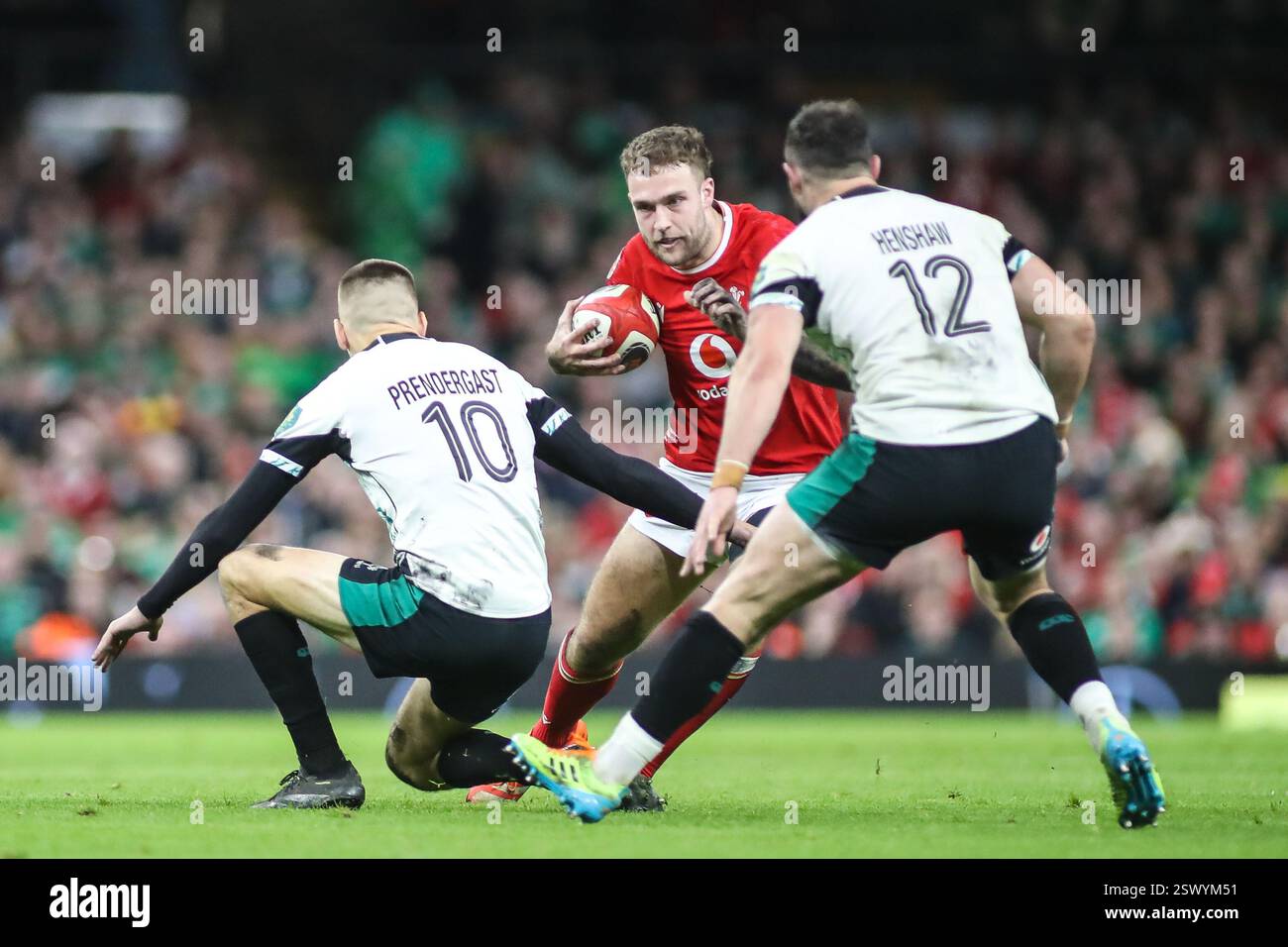 Cardiff, UK. 22nd Feb, 2025. Max Llewellyn of Wales looks for a gap ...