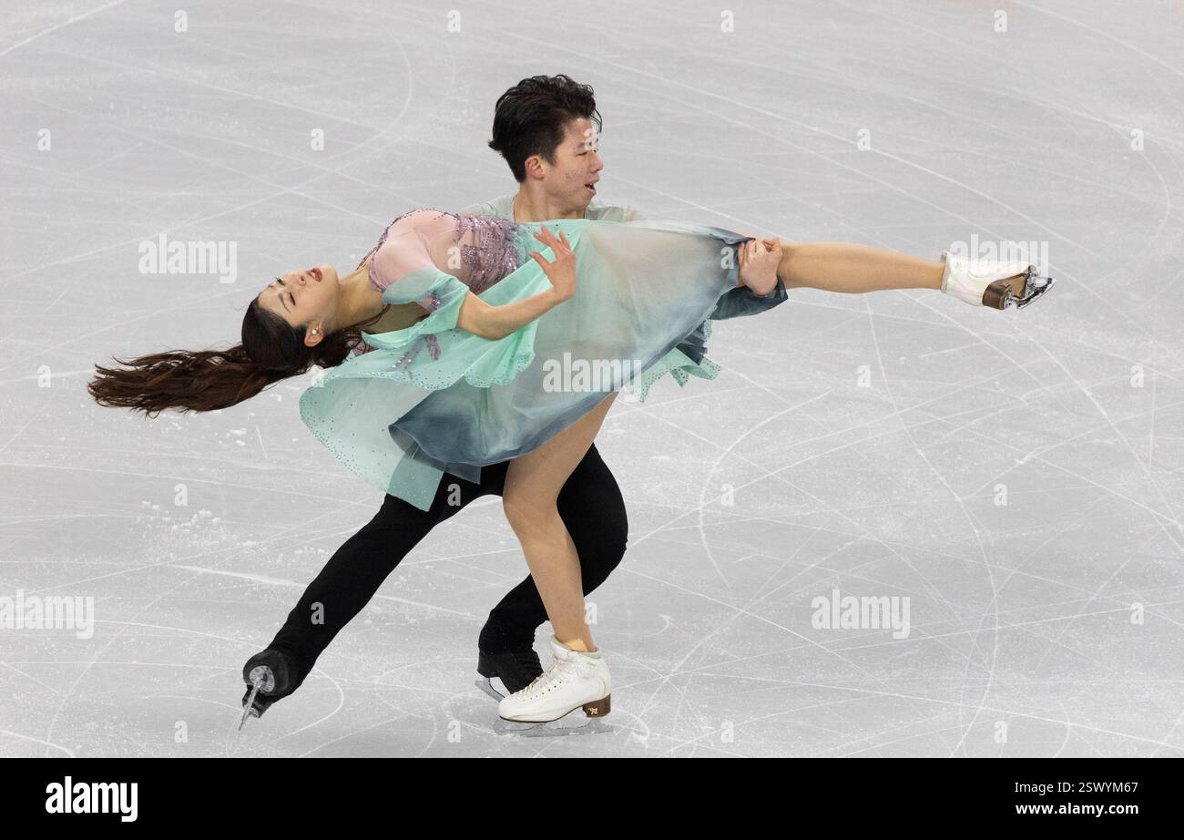 (250222) -- SEOUL, Feb. 22, 2025 (Xinhua) -- Xiao Zixi(Front)/He ...