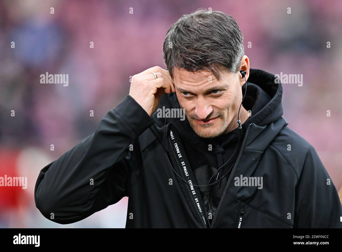 Mainz, Germany. 22nd Feb, 2025. Soccer: Bundesliga, FSV Mainz 05 - FC St. Pauli, Matchday 23 ...