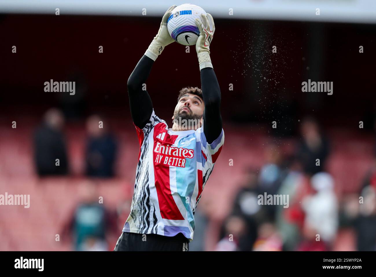 David Raya of Arsenal warms up prior to the Premier League match ...