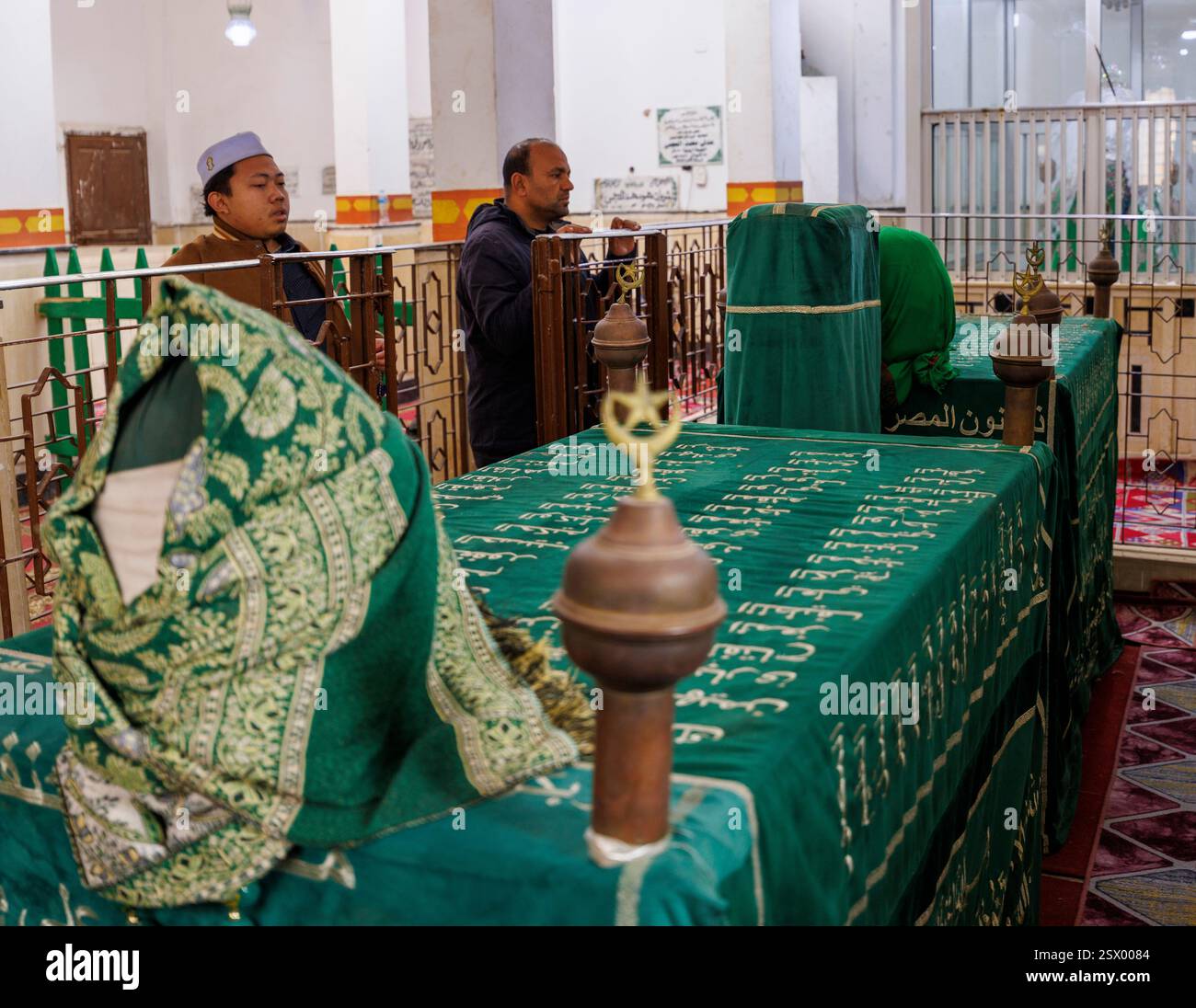 pilgrims at grave of Dhul-Nun al-Misri, Cairo, Egypt Stock Photo - Alamy