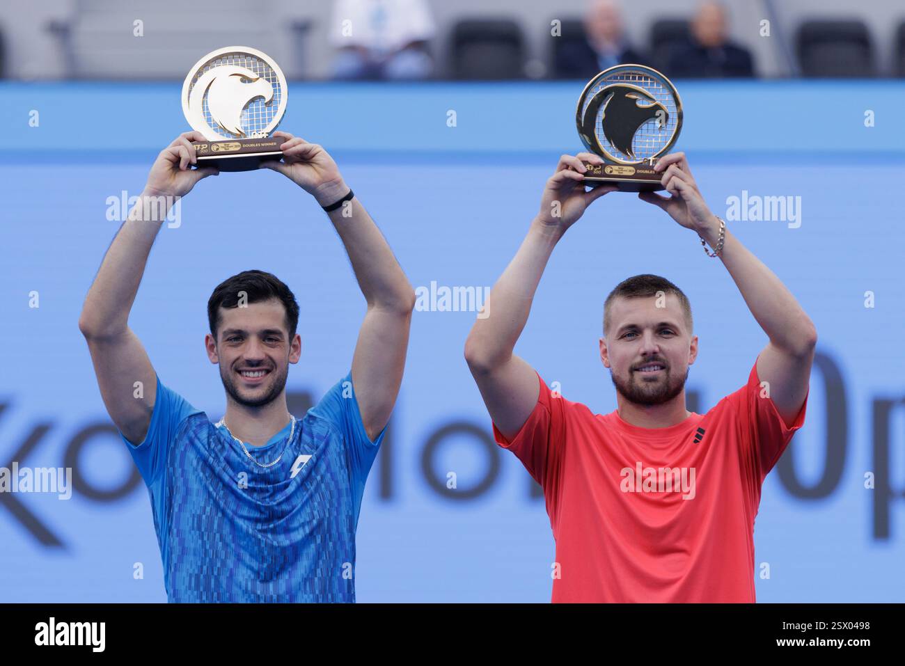 Lloyd Glasspool and Joe Salisbury celebrates the trophy after winning ...