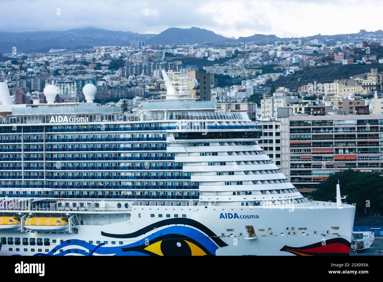 Port Santa Cruz de Tenerife, Spain with the cruise ship aidacosma Stock ...