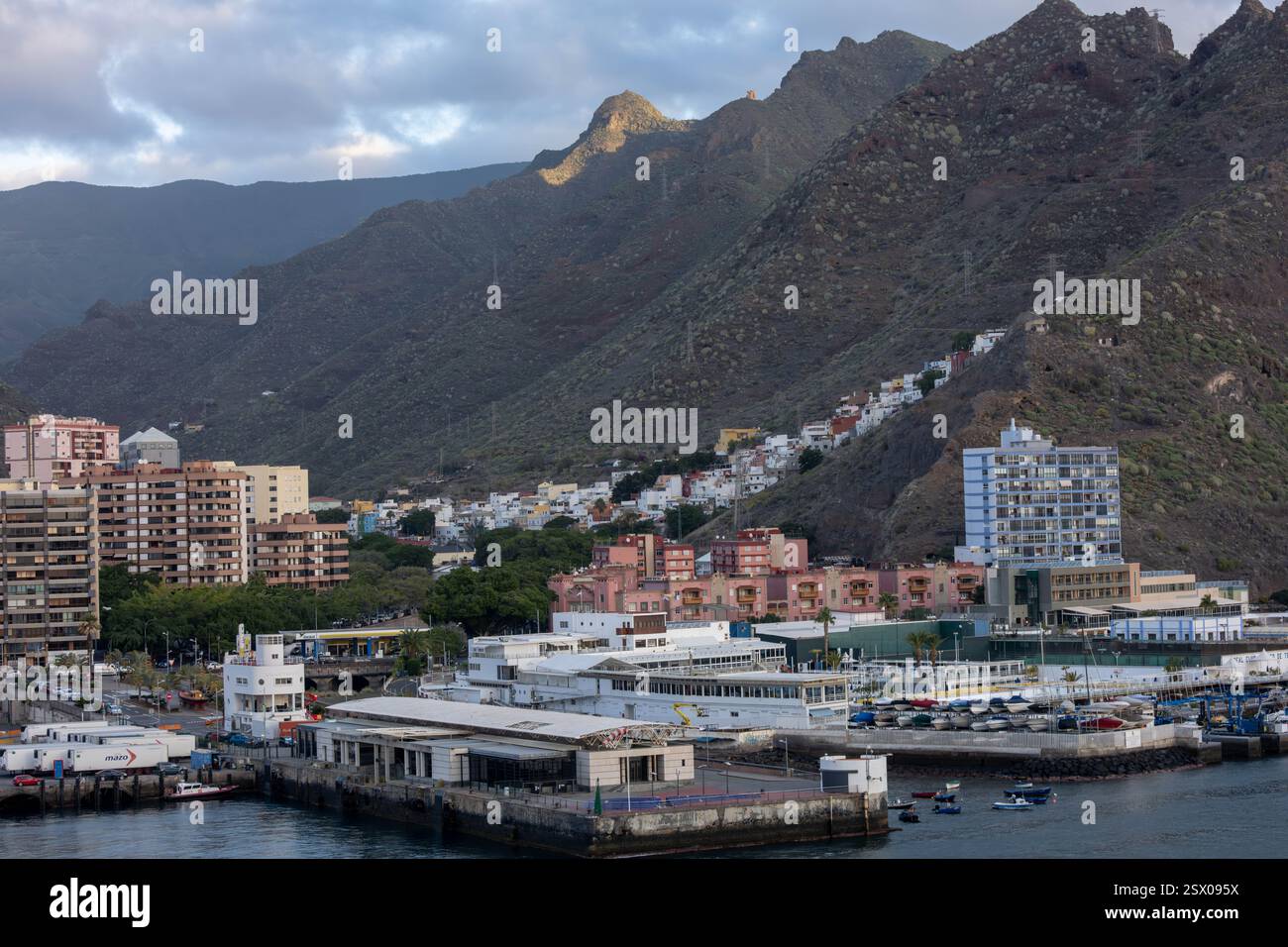 Cruize port hi-res stock photography and images - Alamy