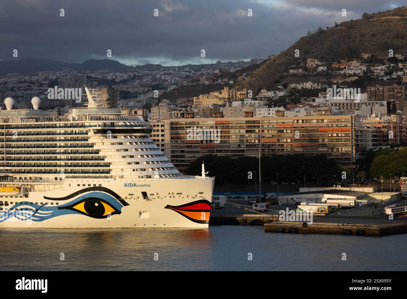 Port Santa Cruz de Tenerife, Spain, the aidacosma cruise ship Stock ...