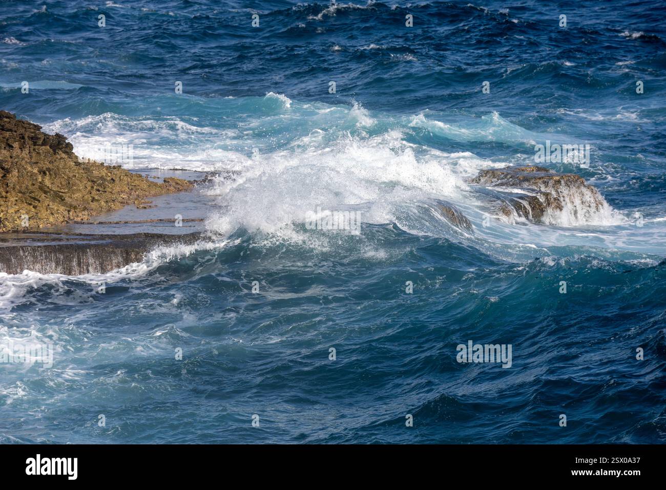 Ocean waves breaking on coastline hi-res stock photography and images ...