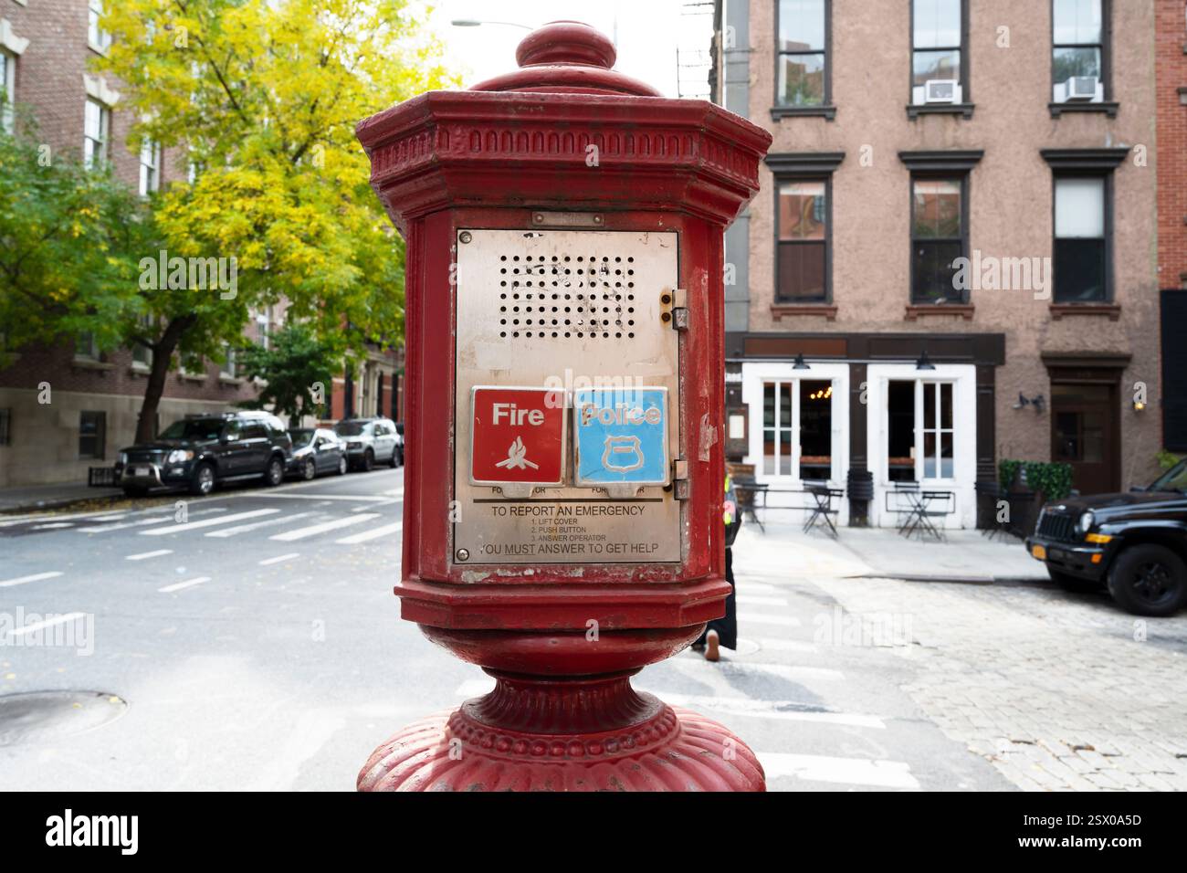 Fire alarm call point hi-res stock photography and images - Alamy