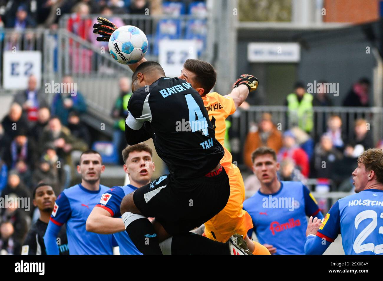 Kiel, Germany. 22nd Feb, 2025. Soccer: Bundesliga, Holstein Kiel ...