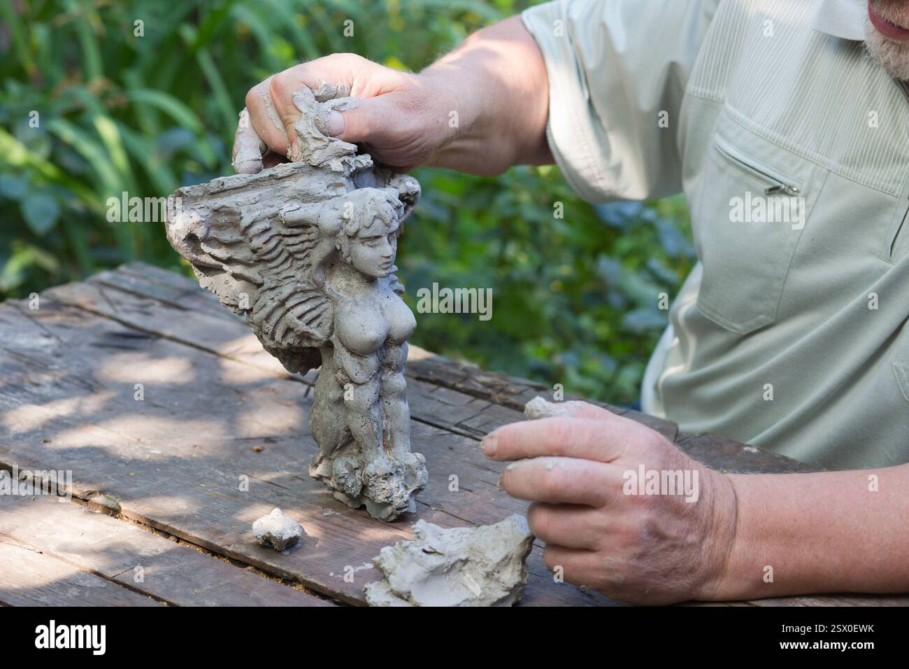 sculptor making sculpture,outdoor Stock Photo - Alamy