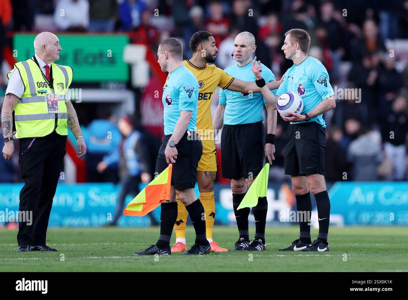 Wolverhampton Wanderers' Matheus Cunha speaks to referee Michael ...