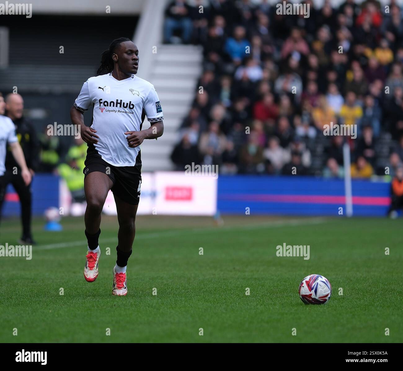 Pride Park, Derby, Derbyshire, UK. 22nd Feb, 2025. EFL Championship ...