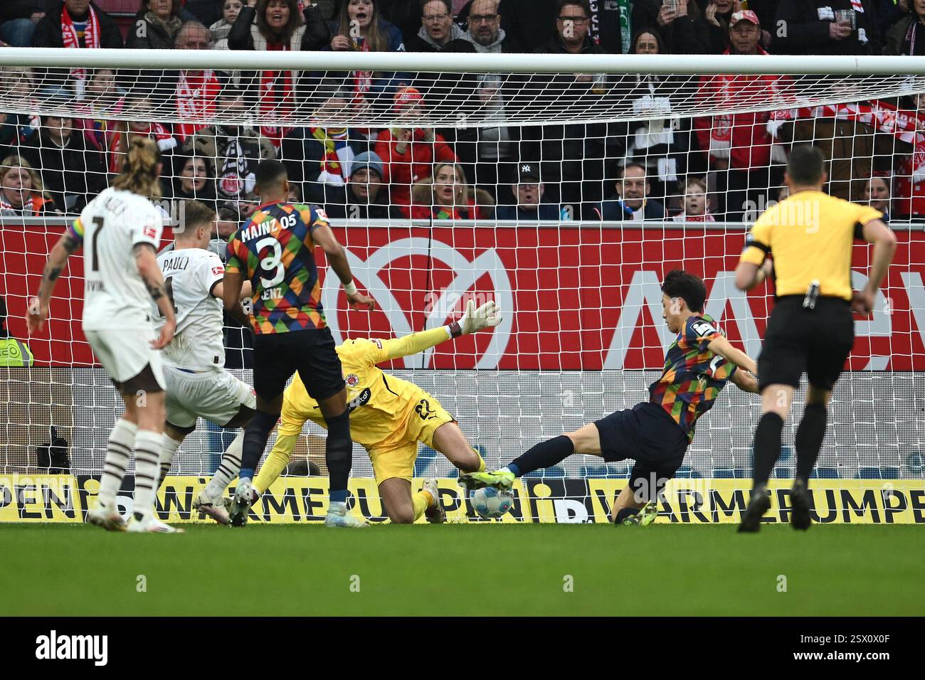Mainz, Germany. 22nd Feb, 2025. Fussball 1. Bundesliga 23. Spieltag 1. FSV Mainz 05 - FC St ...