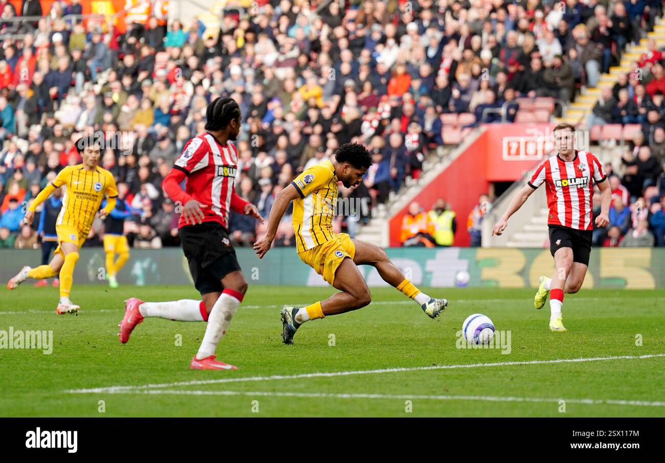 Brighton and Hove Albion's Georginio Rutter scores their side's second ...