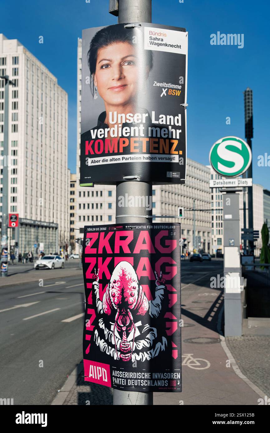2025-02-22,Berlin,Wahlplakat Motiv der Außerirdischen Invasoren-Partei ...