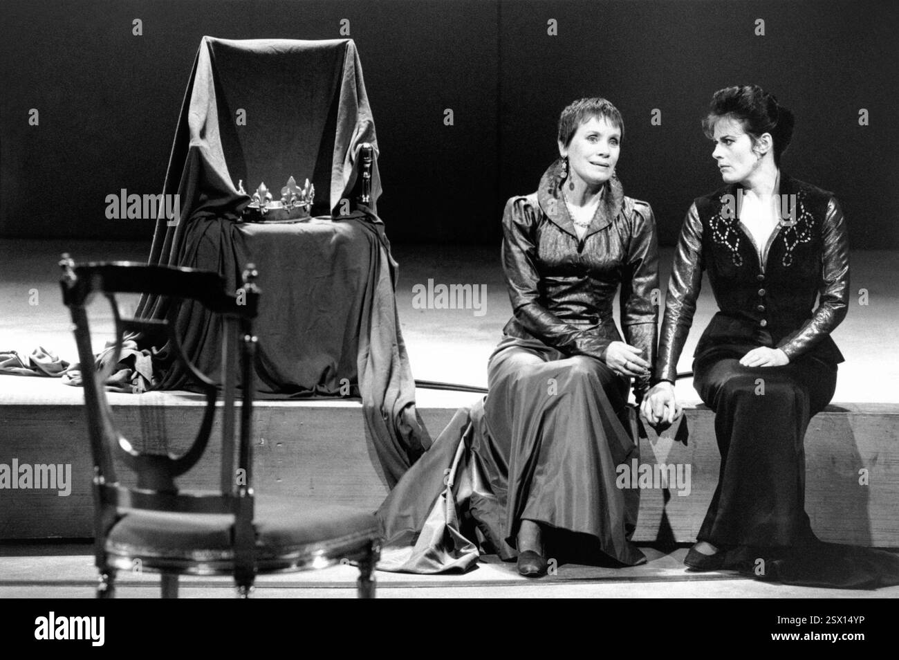 l-r: Estelle Kohler (Goneril), Sally Dexter (Regan) in KING LEAR by ...