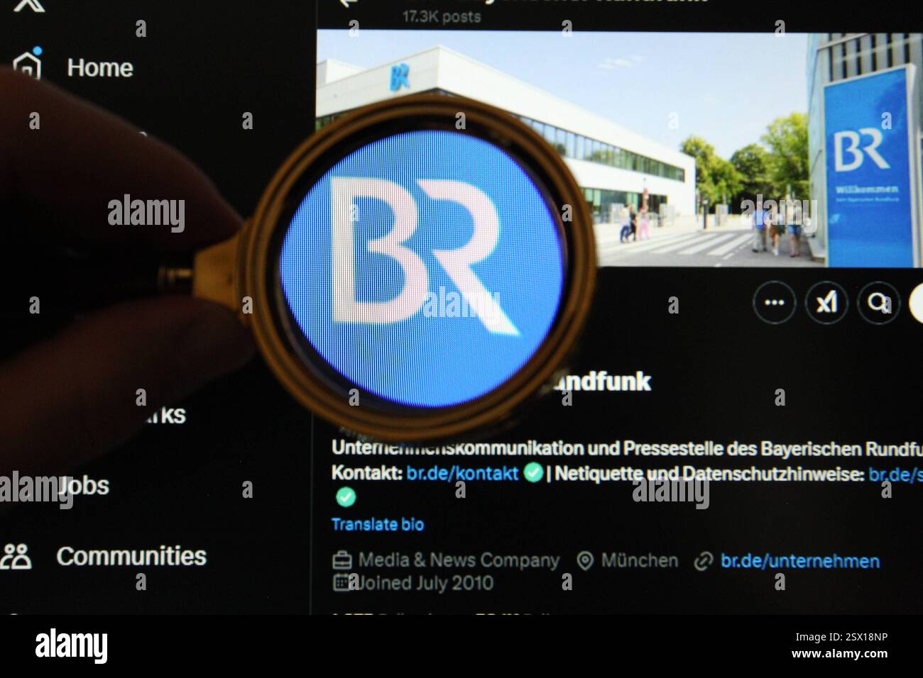 Auf einem Laptop wurde der X-Account vom Bayerischen Rundfunk geöffnet ...
