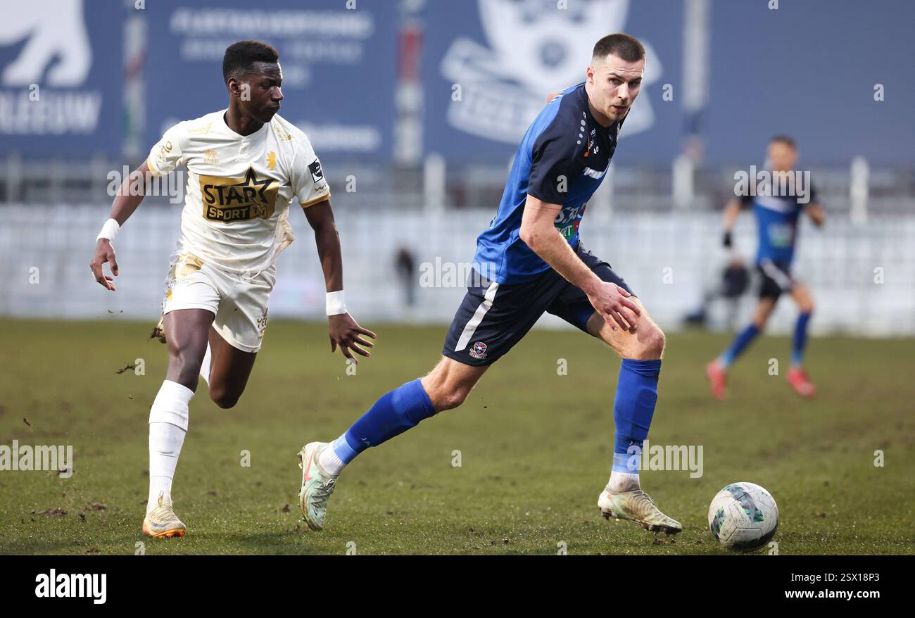 Dernderleeuw, Belgium. 22nd Feb, 2025. Beerschot's Marwan Al-Sahafi and ...