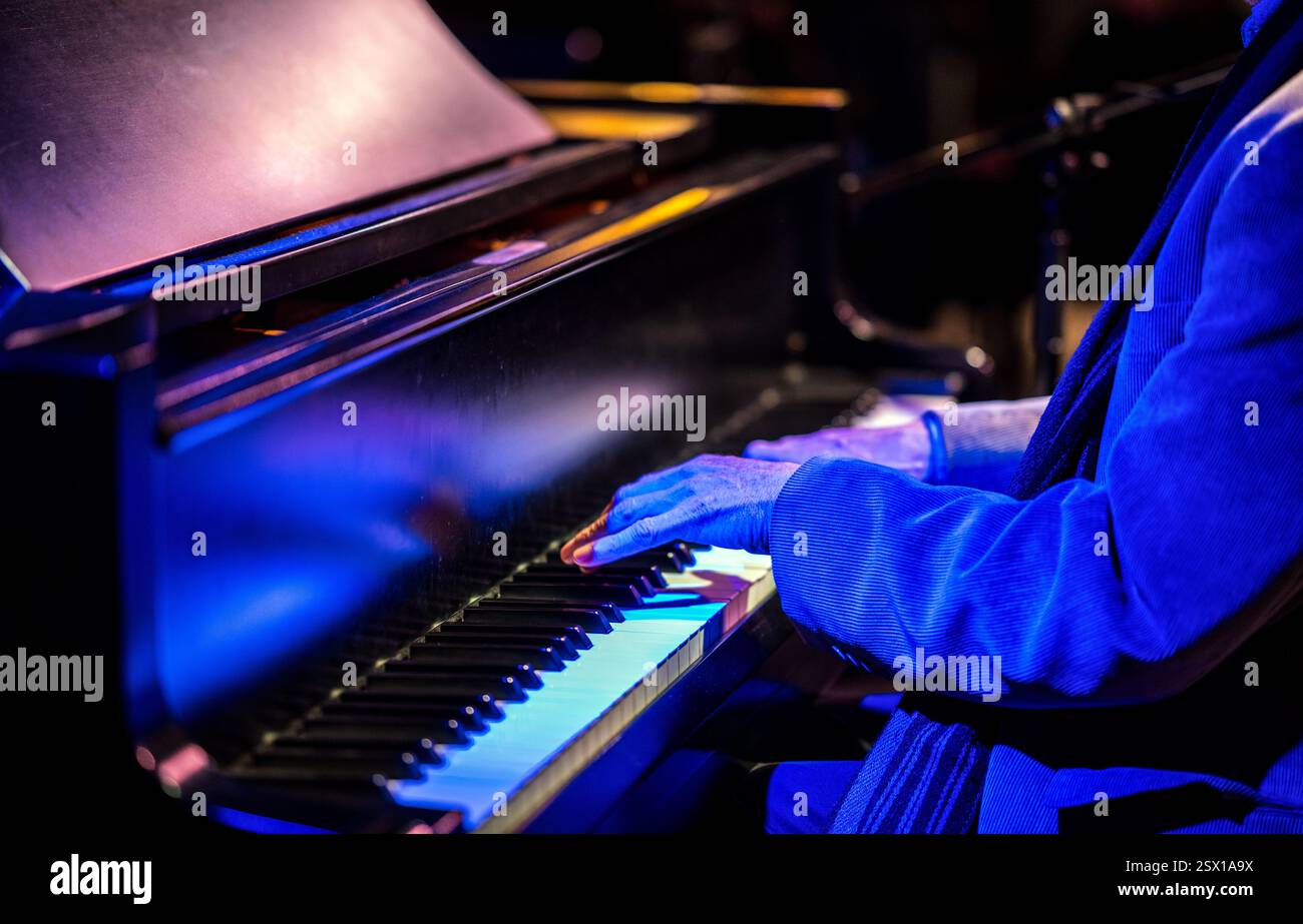 Close up soulful jazz hi-res stock photography and images - Alamy