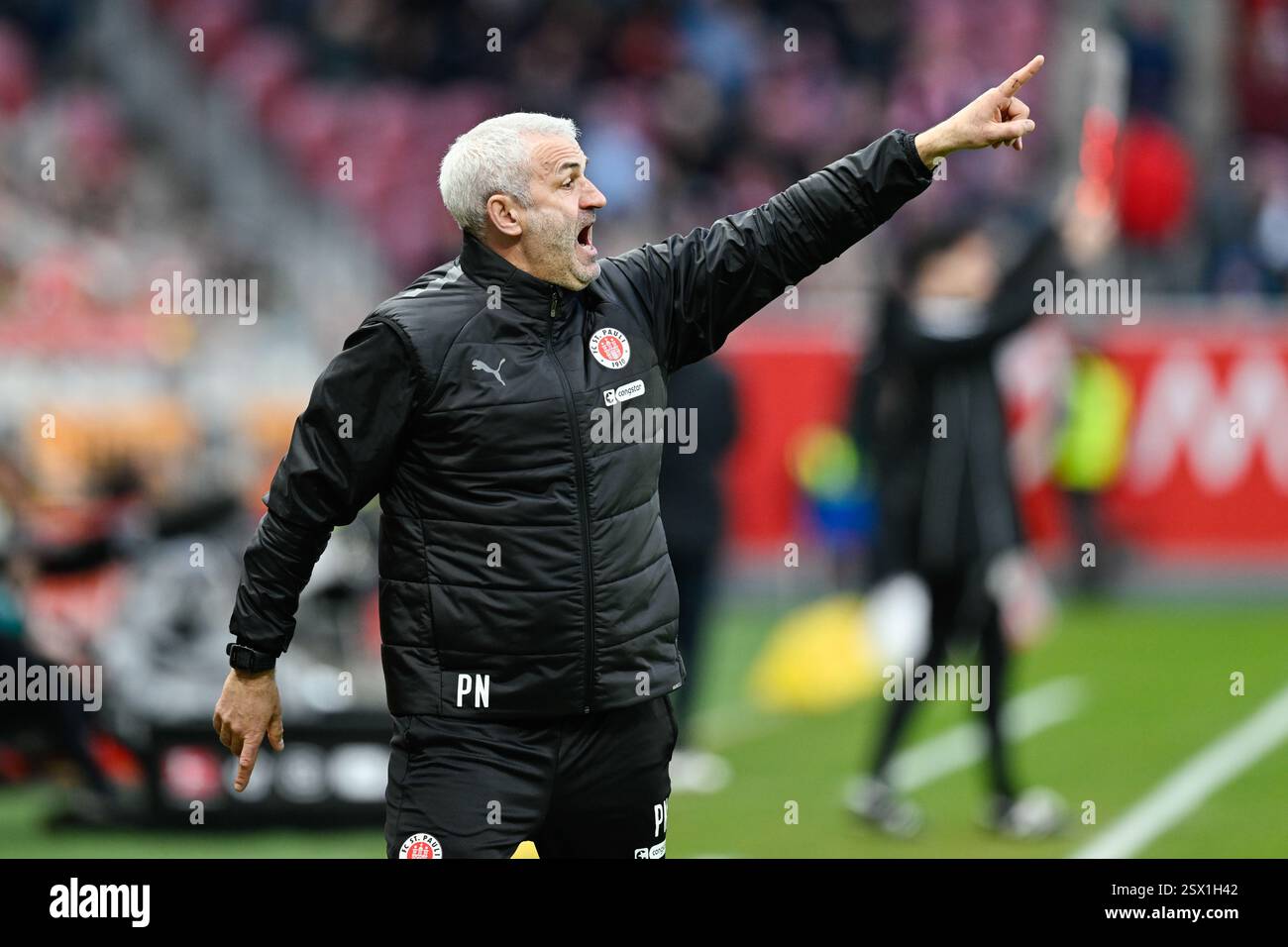 Mainz, Germany. 22nd Feb, 2025. Soccer: Bundesliga, FSV Mainz 05 - FC St. Pauli, Matchday 23 ...