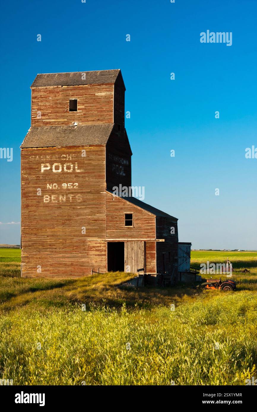 Large, old grain silo with the name Pool on it. The silo is empty and ...
