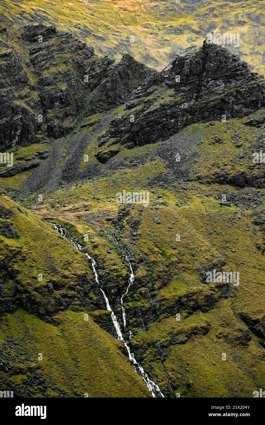 The Carrauntoohil walkway in Ireland, stunning landscape of lush hills ...