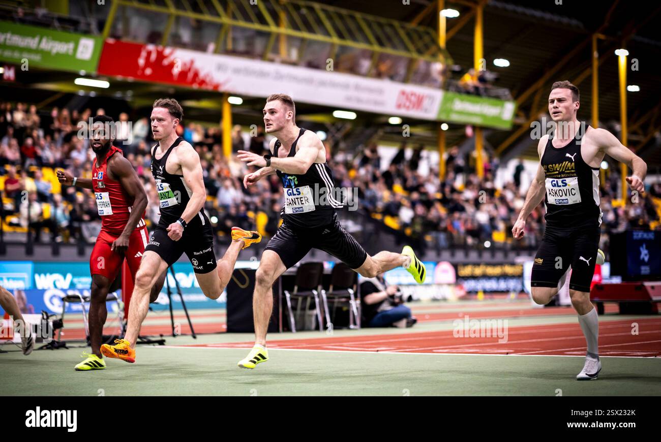 Dortmund, Deutschland. 22nd Feb, 2025. Auf der Ziellinie: Robin Ganter ...