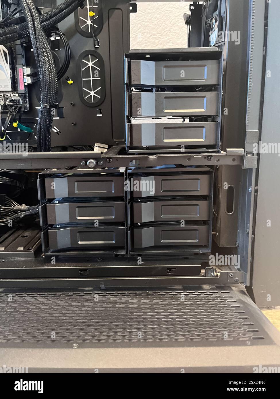 Custom built gaming PC with open case Stock Photo - Alamy