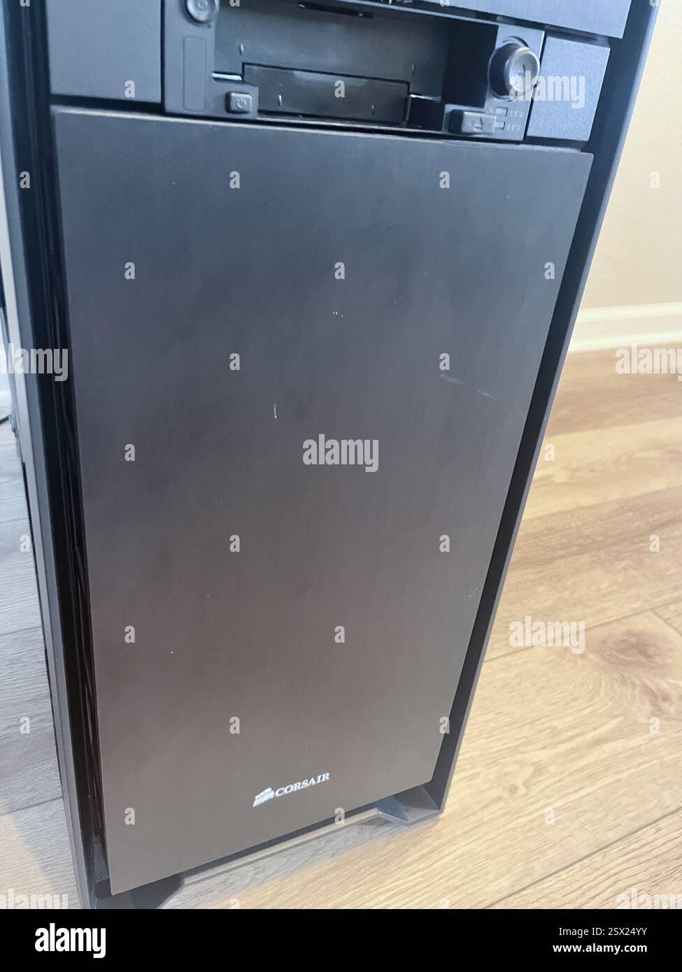 Custom built gaming PC with open case Stock Photo - Alamy