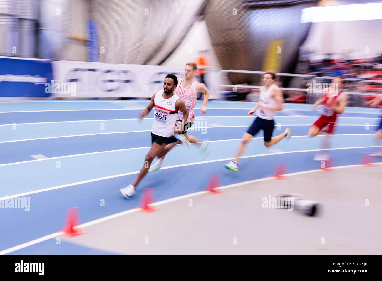 250222 Habtom Asgede, Hässelby SK, tävlar i 800 meter under dag 2 av ...