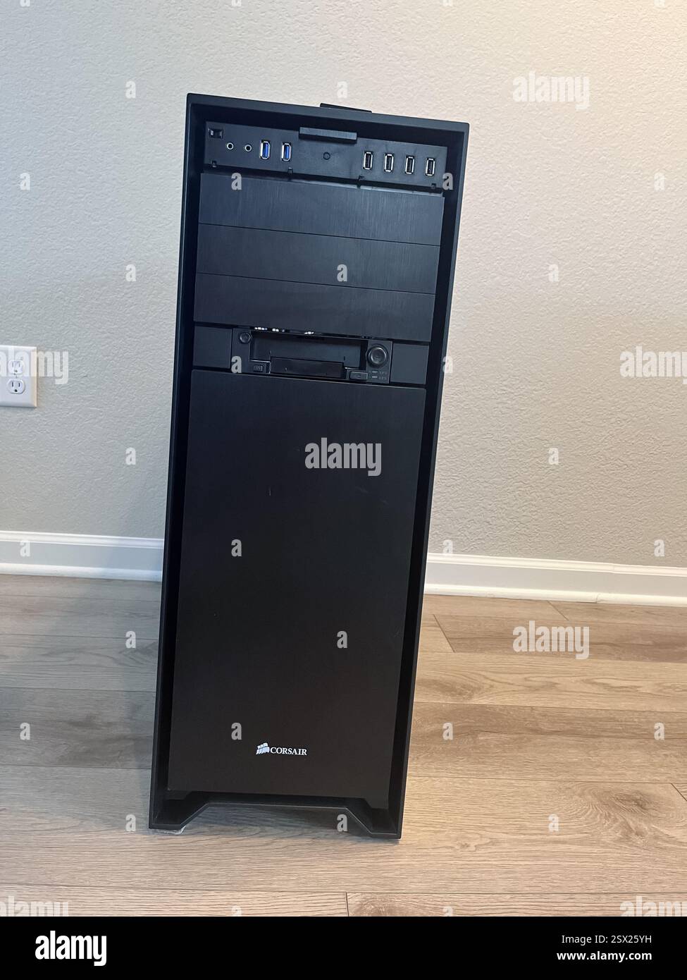 Custom built gaming PC with open case Stock Photo - Alamy