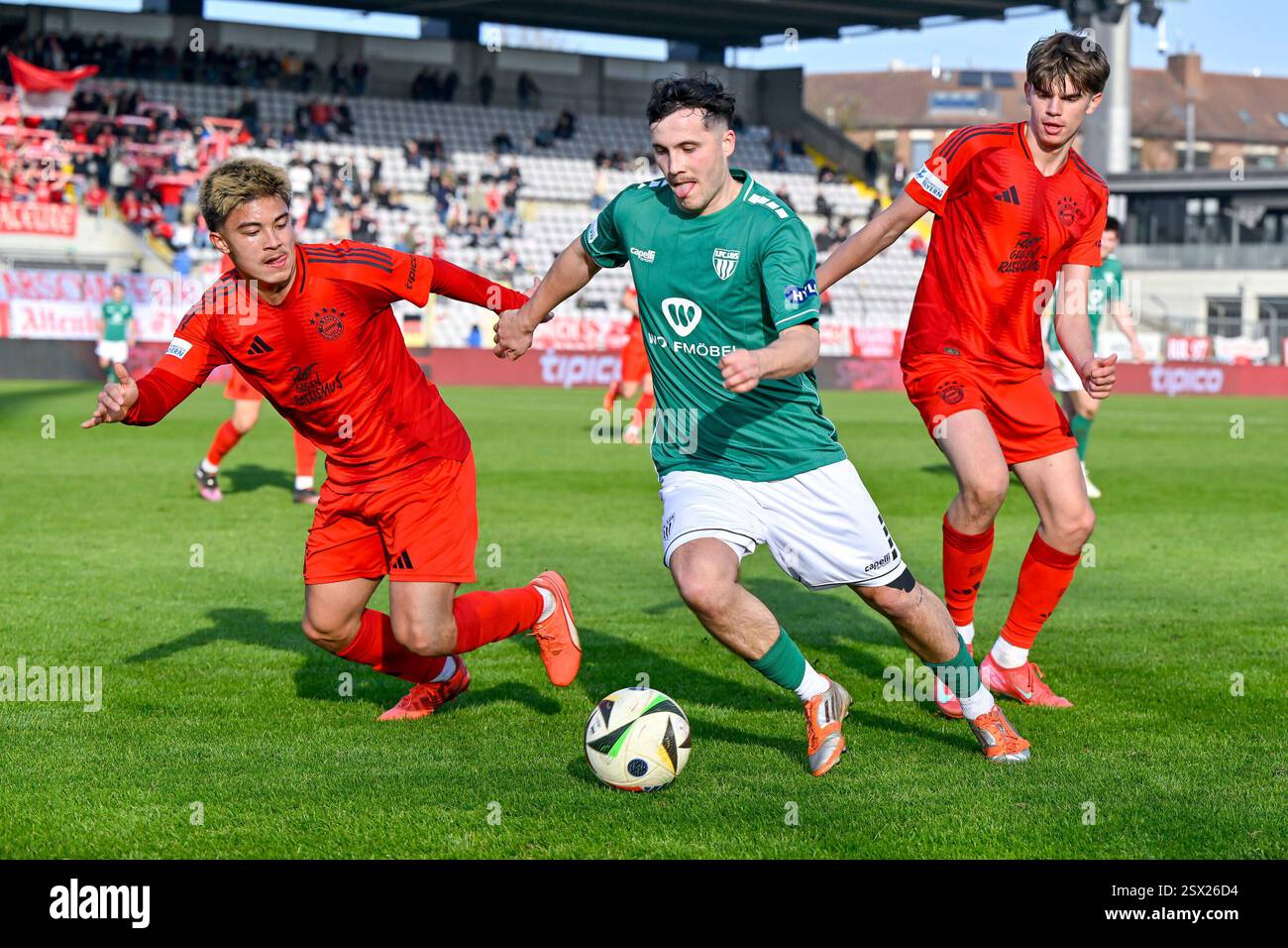 v.li.: Angelo Brückner Bayern München, FCB, 2) Nils Pewernetz ...