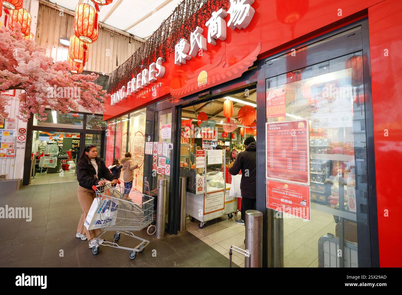 CHINESE DISTRICT PARIS XIII Stock Photo - Alamy