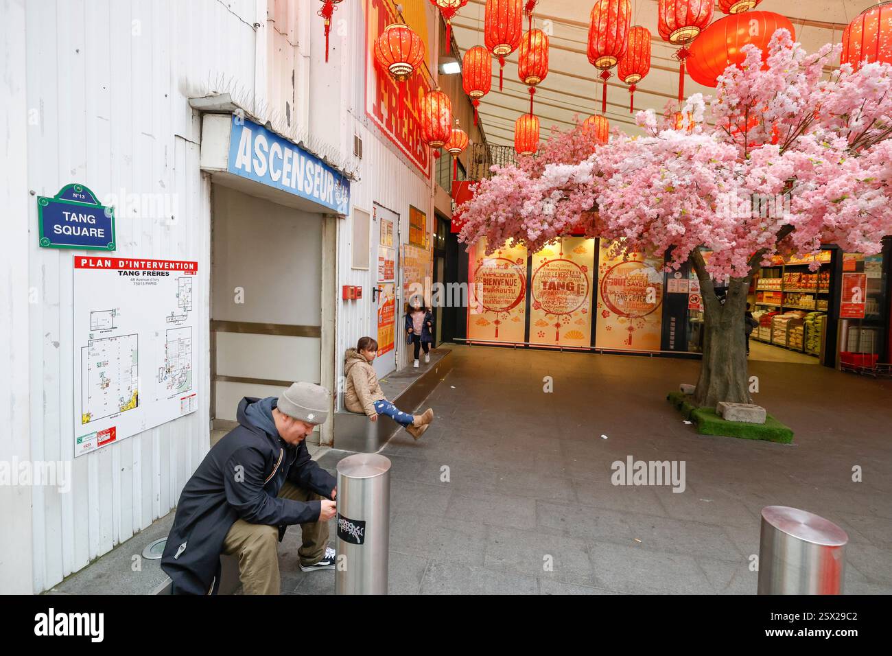 CHINESE DISTRICT PARIS XIII Stock Photo - Alamy